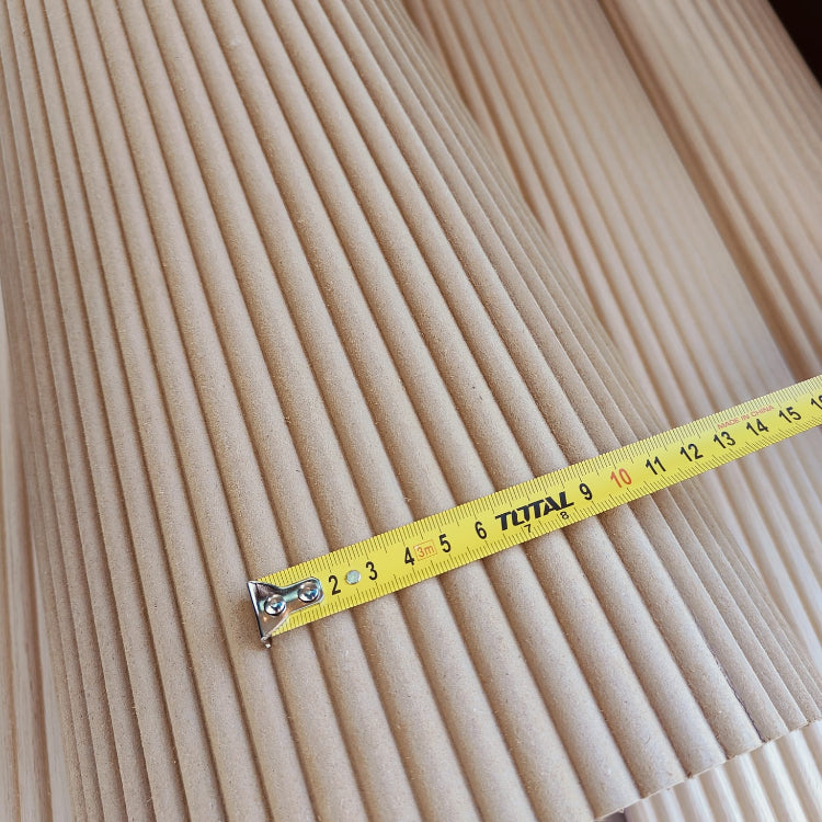 Frezuota MDF plokštė ovaliais tašeliais 3.5x1220x2440 mm – maxlux.lt